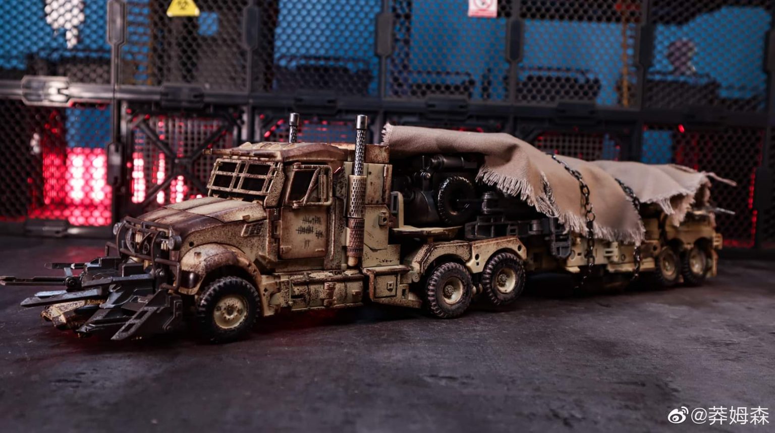 Unique Toys - UT R-05 Desperado (Desert Version) | IACON STORE